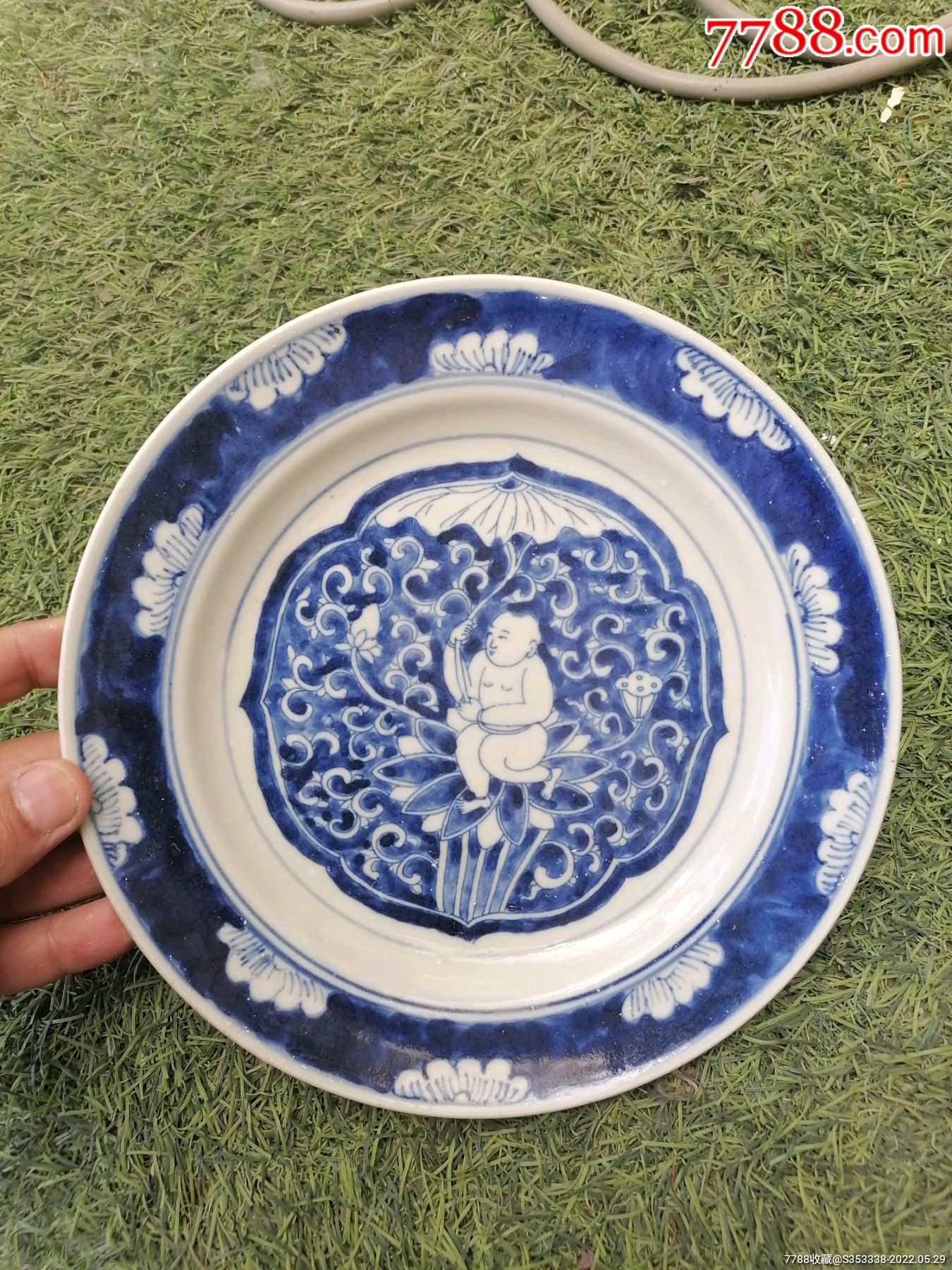 明清瓷器清三代康熙青花童子执荷图大盘 价格 4000元 se87371253 青花瓷 零售 7788收藏 收藏热线