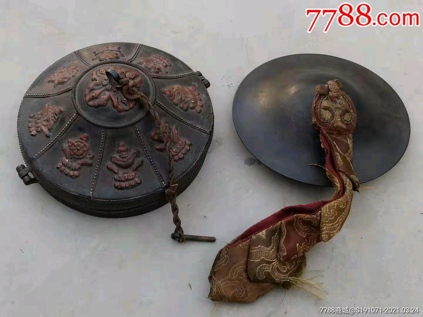 藏传佛教法器【八宝六字真言钹】纯铜。也称“密宗碰铃”，外盒镶银八宝，全品完整，音-价格:1560元-se79114479-铜铃/铃铛-零售 ...