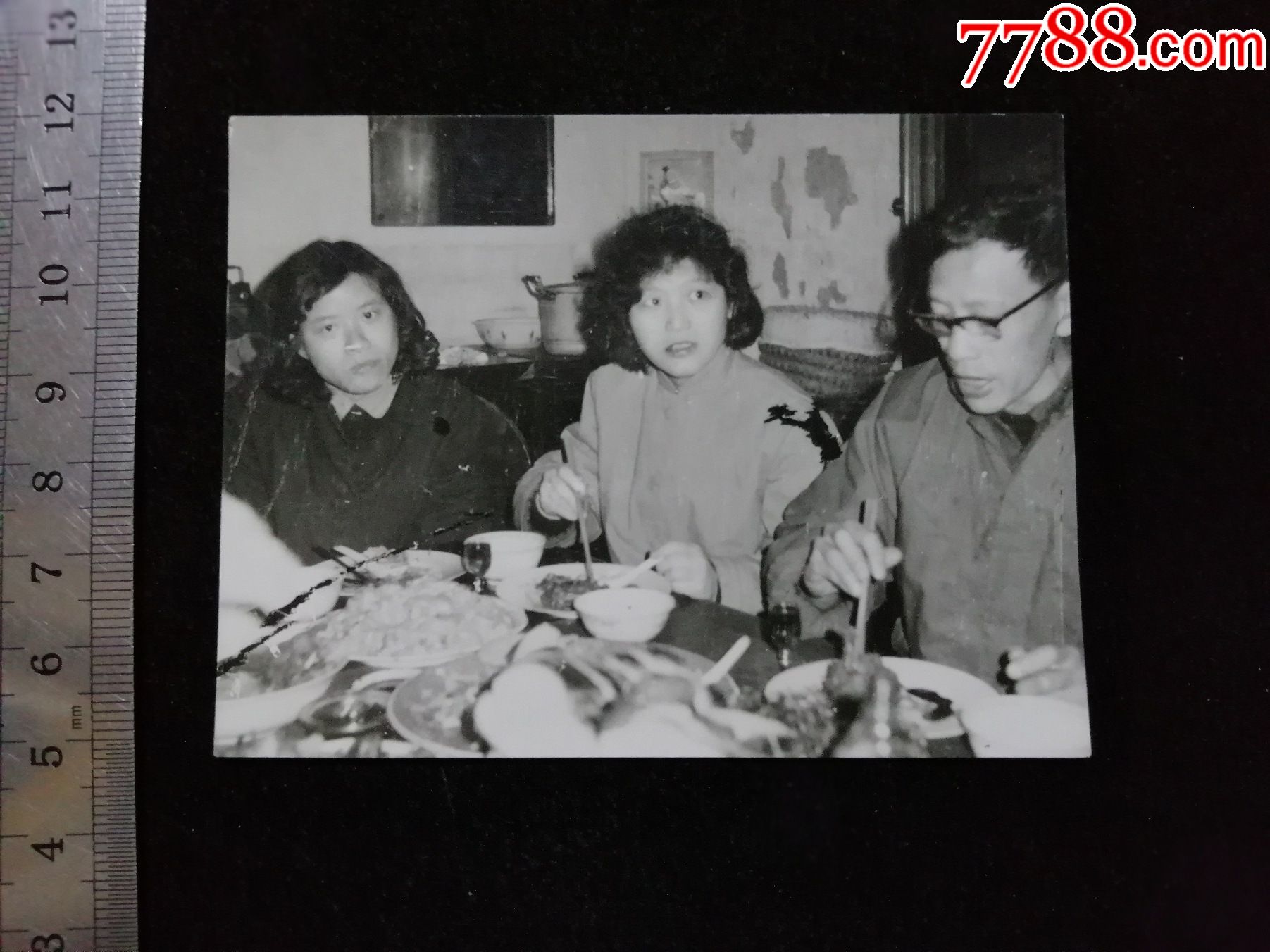 1982年，家宴-价格:10元-se81927086-老照片-零售-7788收藏__收藏热线