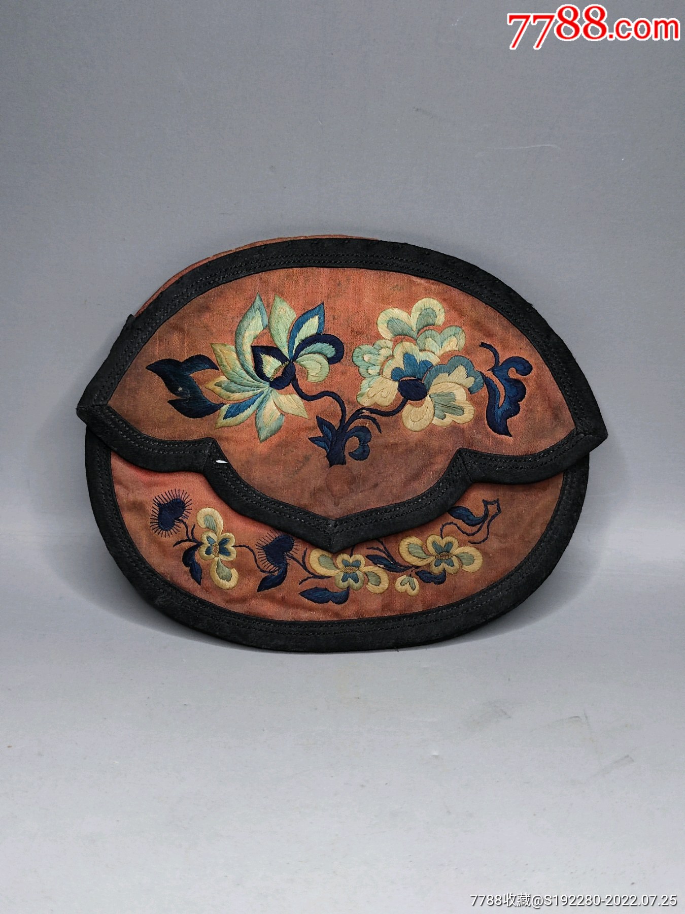 清代刺绣钱包，三蓝绣钱包。绣工讲究。长14cm宽11cm高0.7cm。_钱包_成缘古玩【7788收藏】