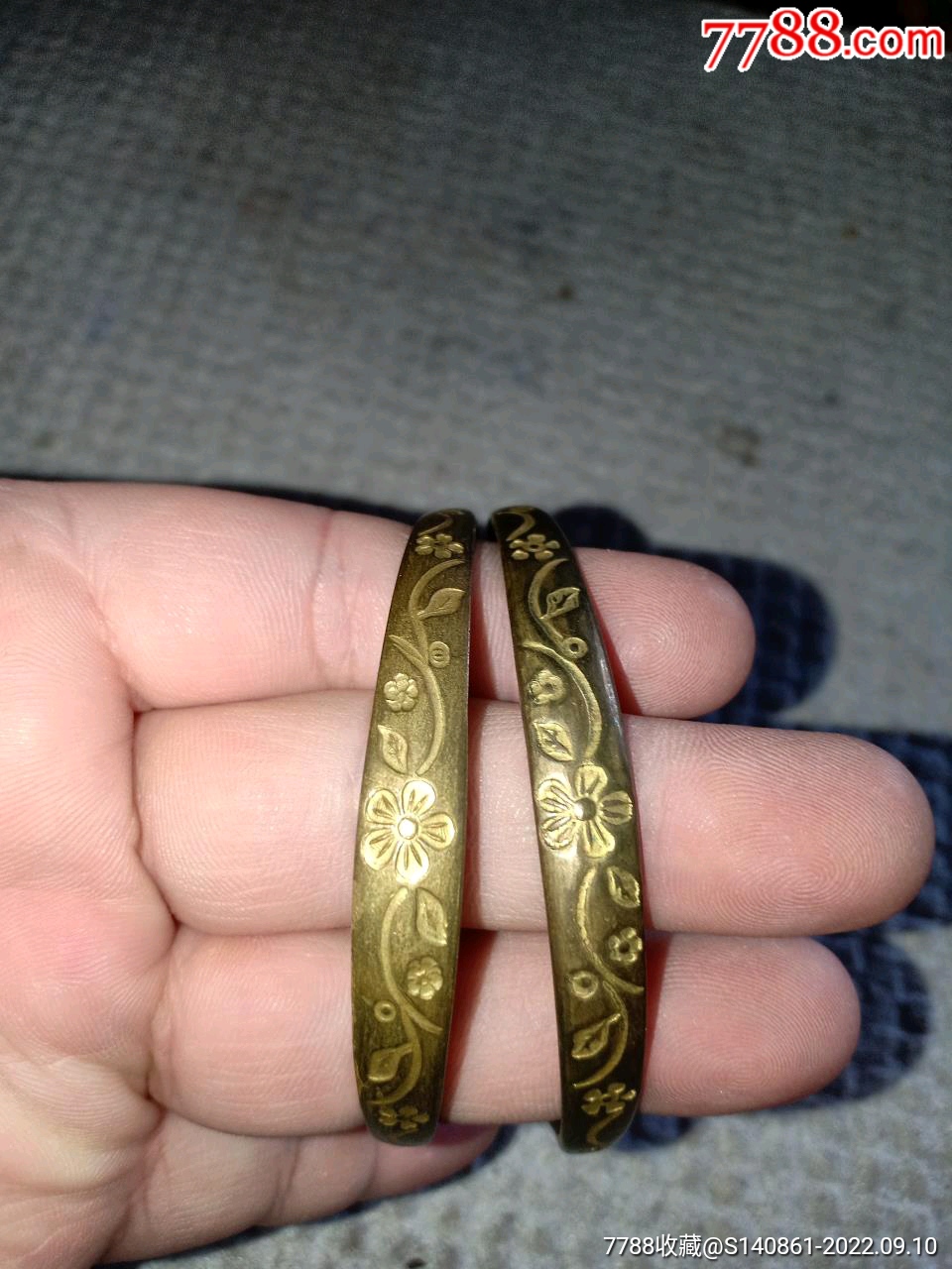 几十年老手镯一对圆钮，黄亮，6.5*6.8*0.7cm-价格:400元-se89344284-手链/手镯-零售-7788收藏__收藏热线