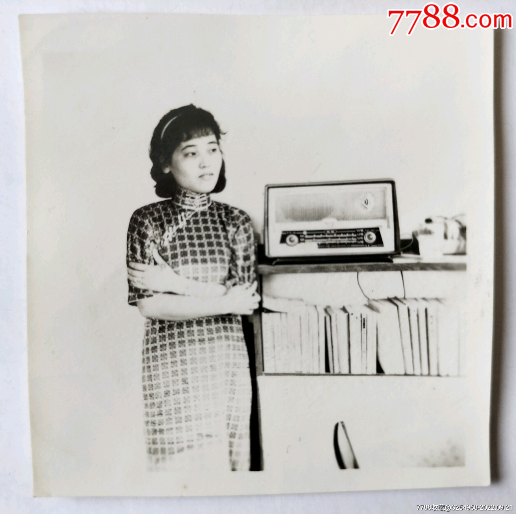 美女与收音机_老照片_影射人生【7788收藏__收藏热线】