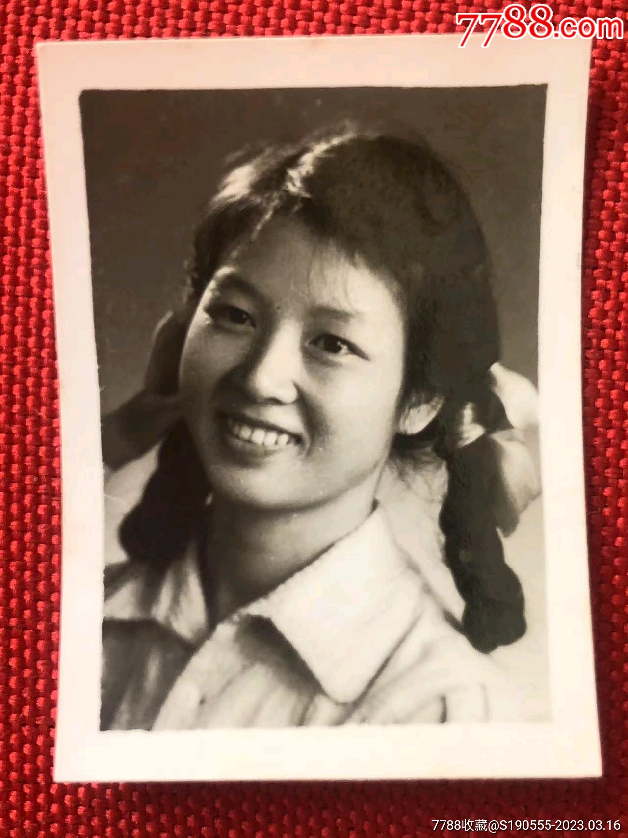 1956年留辫子的漂亮女子签赠老照片_老照片_幽莲魅月【7788收藏__收藏热线】