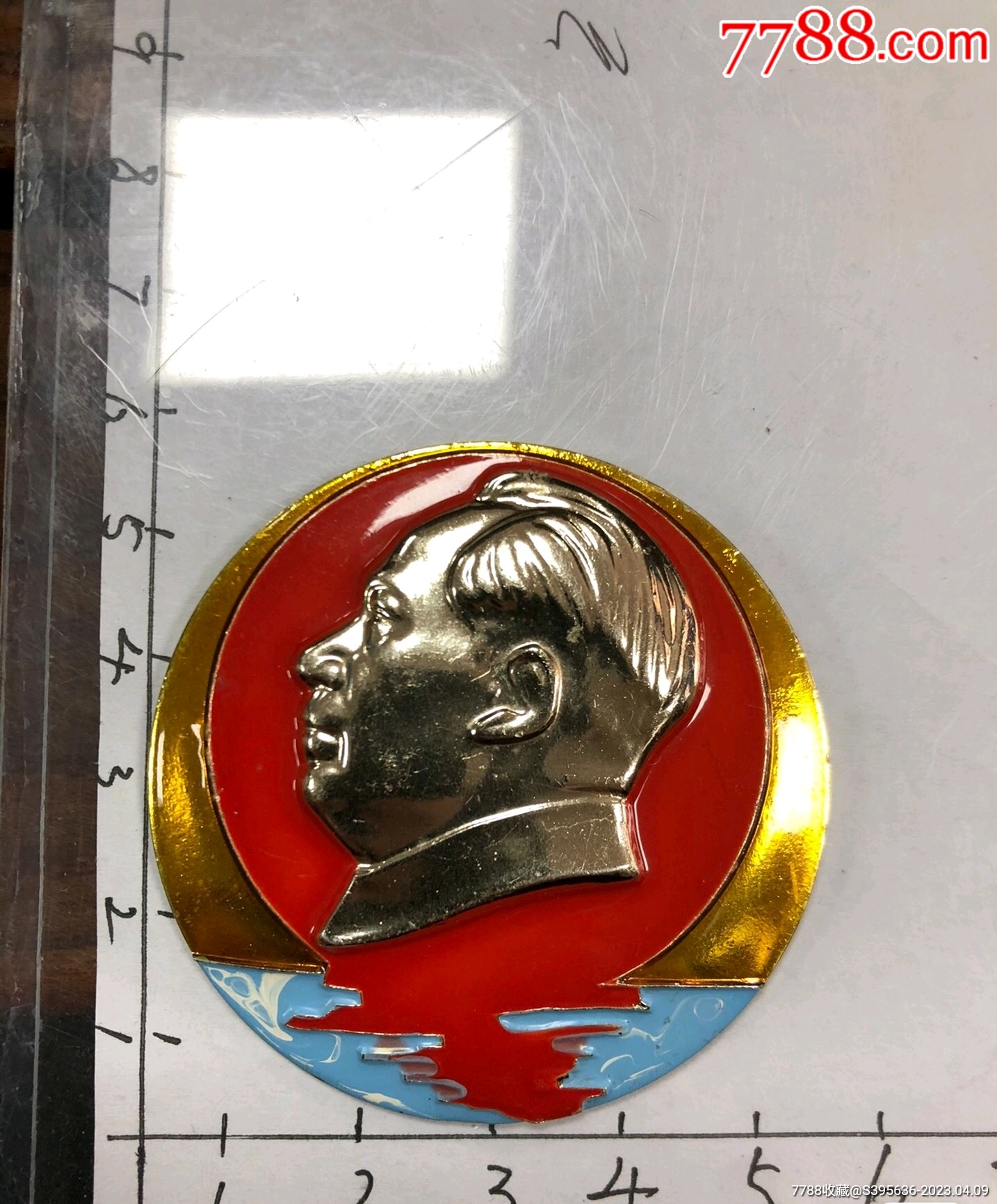 红色收藏主席像章，金边彩色太阳，好背文东方红太阳升多彩章，品相如图-价格:186元-se93172770-毛主席石膏像-零售-7788收藏__收藏热线