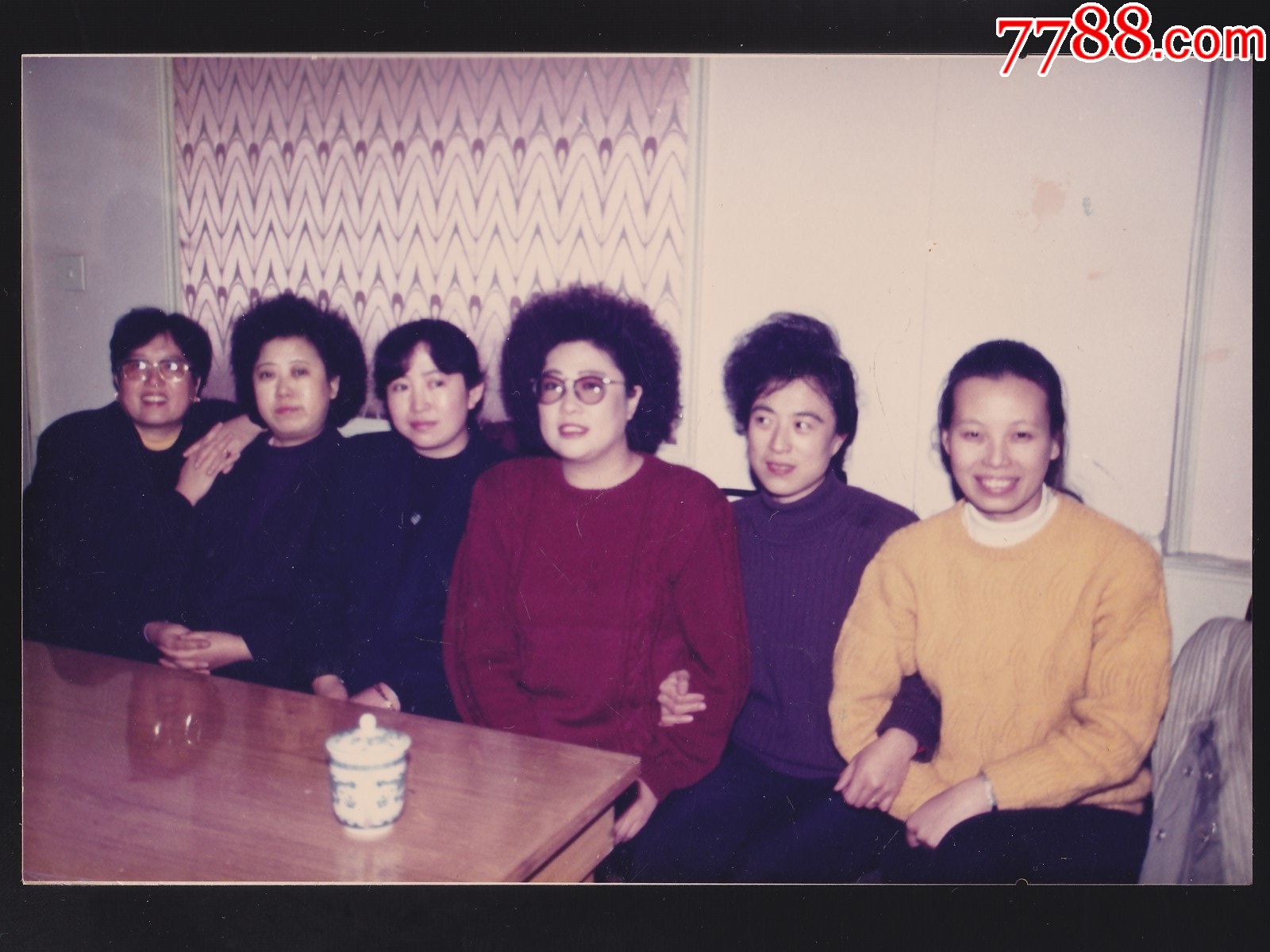 烫发女子合影-价格:3元-se93706830-老照片-零售-7788收藏__收藏热线