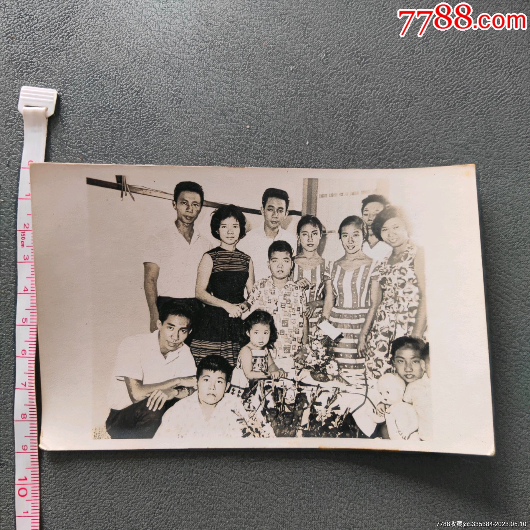 幸福家庭合影老照片 价格80元 Se93808795 老照片 零售 7788收藏收藏热线