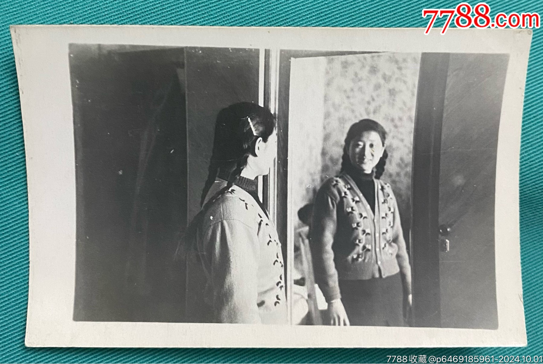 1956年美女照镜子送给朋友的老照片-价格:15元-se103000132-老照片-零售-7788收藏__收藏热线