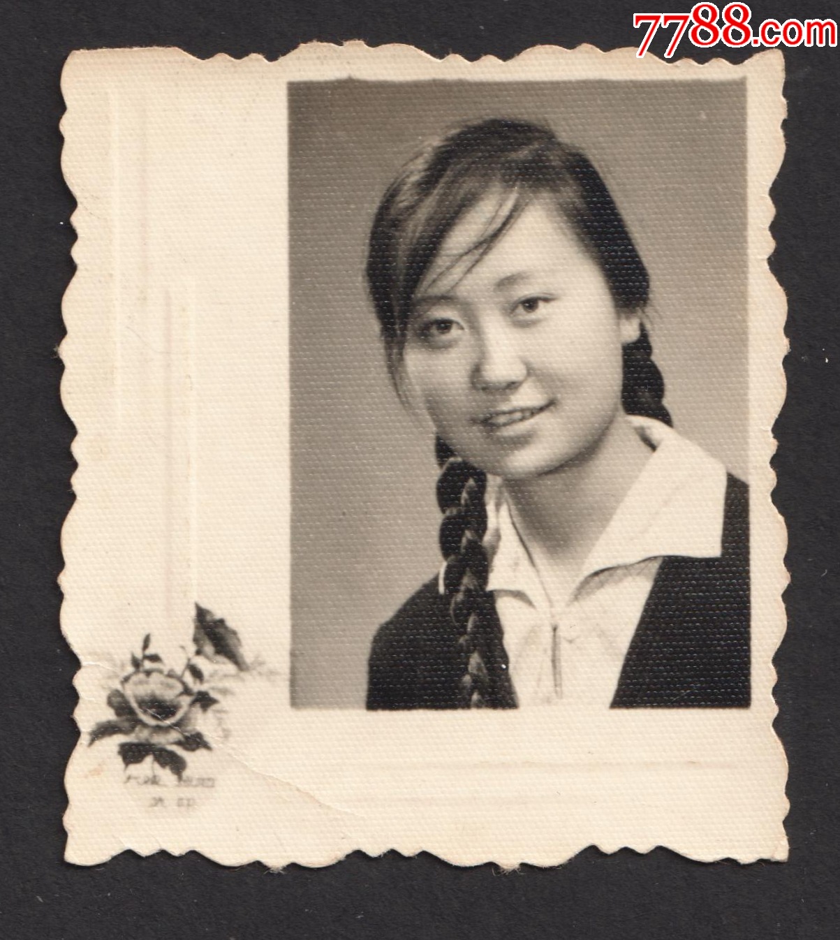 1962年，麻花辫子姑娘_老照片_图片价格_收藏鉴定_7788钱币网