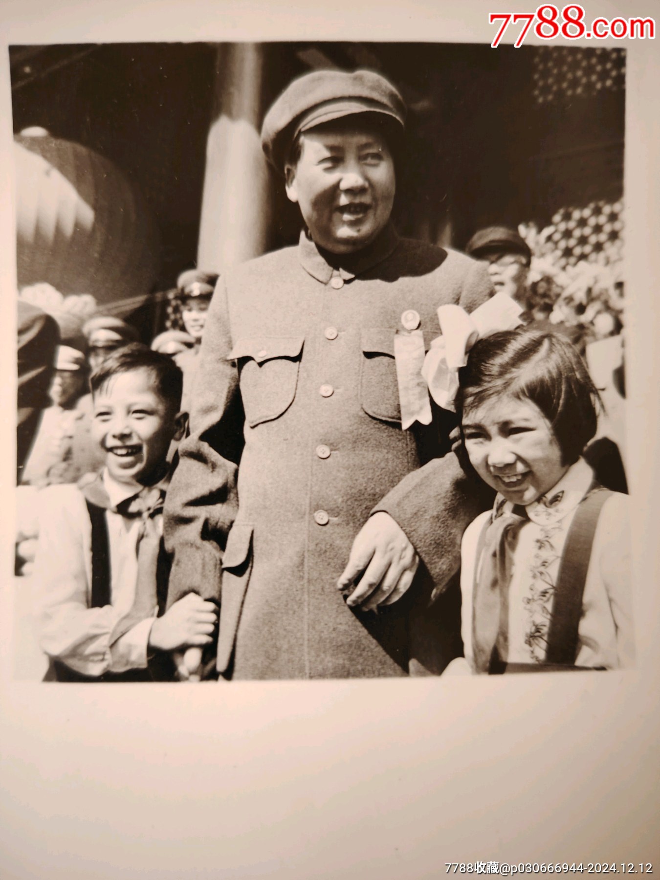 罕见老照片1949年开国大典《毛主席和儿童在天安门城楼上》高10.8厘米宽8.5_老照片_马氏聚宝斋【7788收藏__收藏热线】