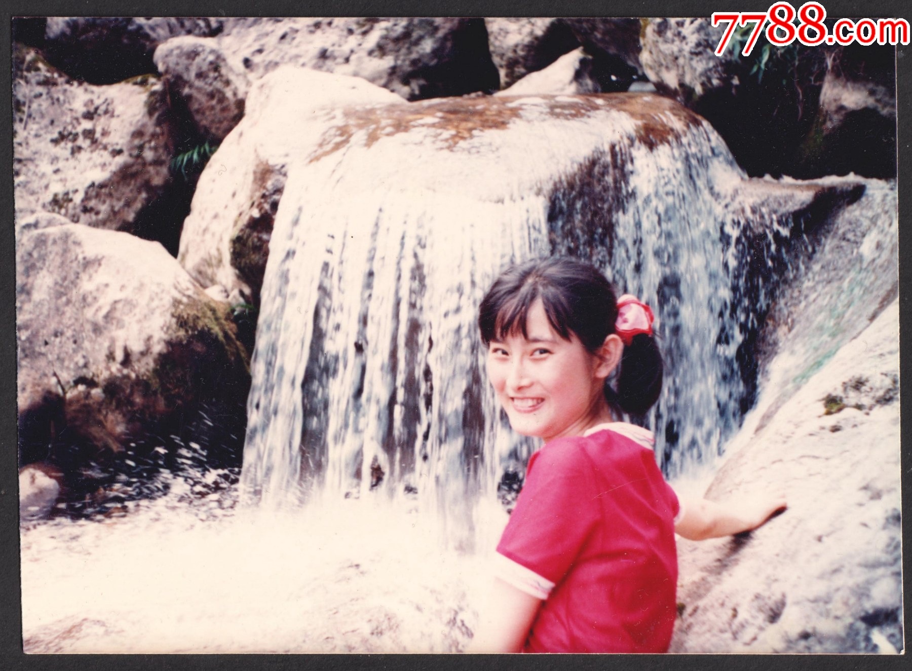 1987年，溪水边的阳光笑脸-价格:2元-se104456253-老照片-零售-7788收藏__收藏热线