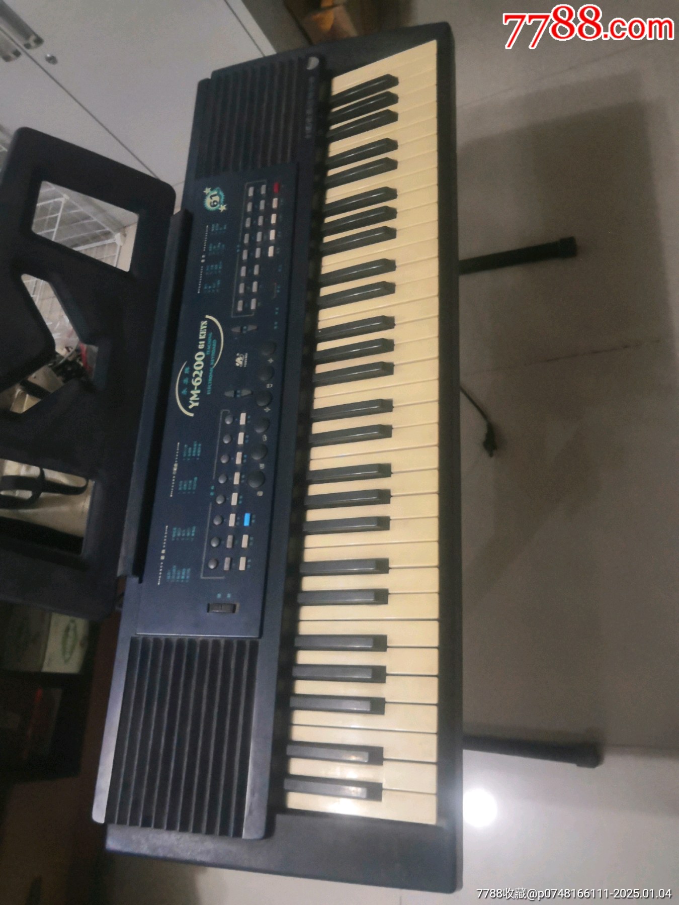 永美牌YM一6200多功能61键教学型电子琴带支架_电子琴_三点通【7788收藏__收藏热线】