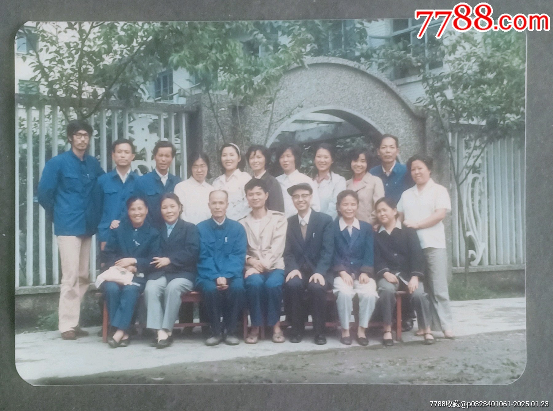 1982.9成都二十三中合影-价格:3元-se104904570-老照片-零售-7788收藏__收藏热线