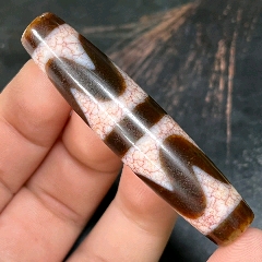 微火供三眼玛瑙天珠,【宝贝尺寸】:天珠长47.8宽12毫米左右 微火供三眼玛瑙天珠,【宝贝尺寸】:天珠长47.8宽12毫米左右