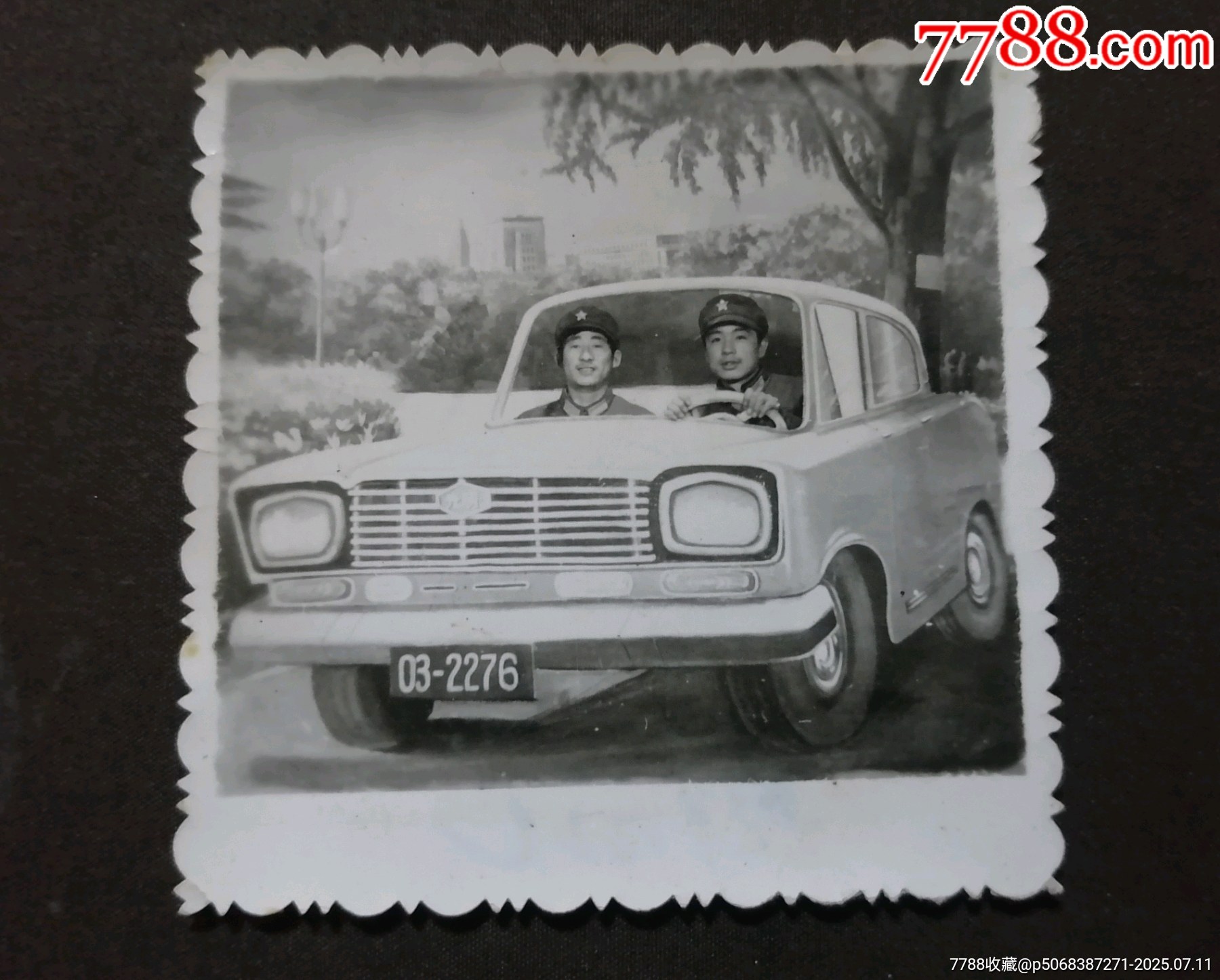老轿车，軍人，扎兰屯，1981年_老照片_作品图片_收藏价格_7788纸艺